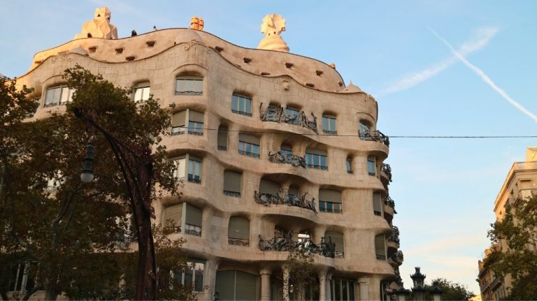 10 Best Gaudí Buildings in Barcelona You Should Visit