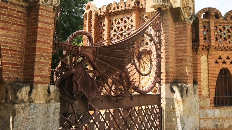 10 Best Gaudí Buildings in Barcelona You Should Visit