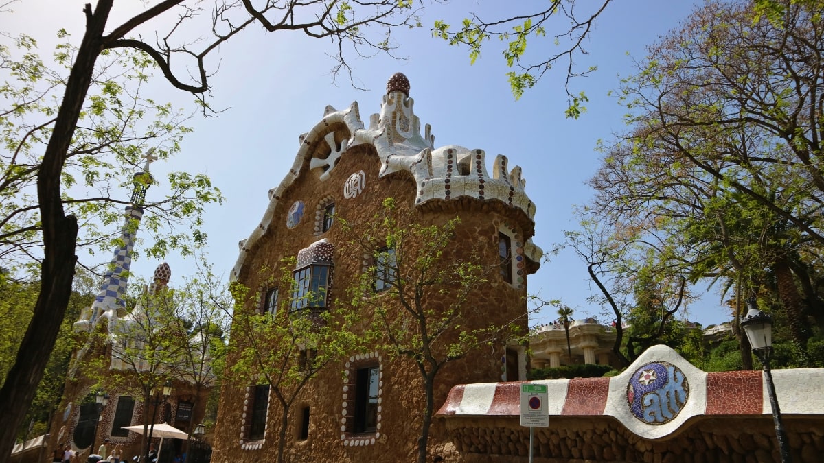 10 Best Gaudí Buildings in Barcelona You Should Visit