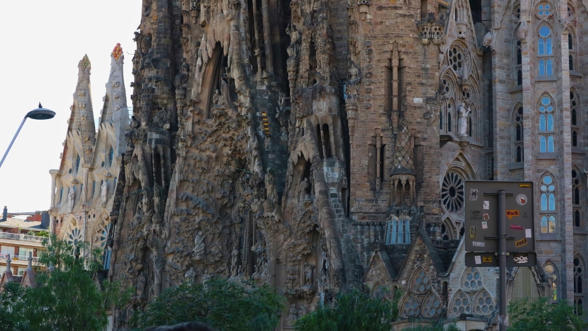 10 Best Gaudí Buildings in Barcelona You Should Visit