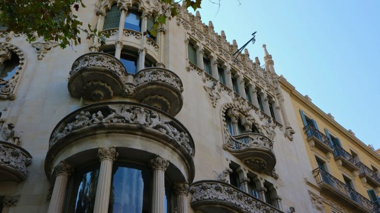 21 Famous Buildings in Barcelona That Define the City